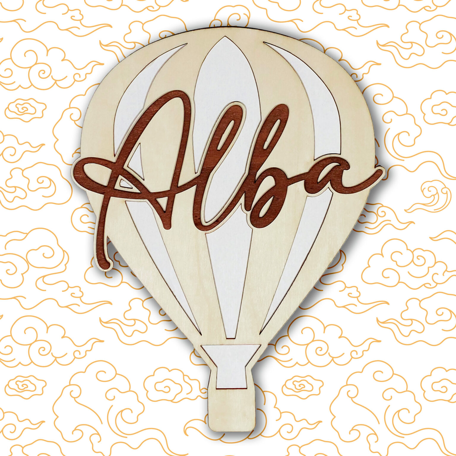 Globo de madera con nombre personalizado para habitación de niño